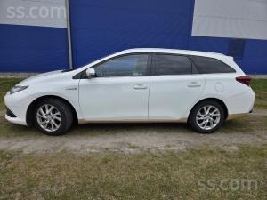 White Toyota Auris 2018 in Riga, with an engine capacity of 1.80 L and mileage of 295 thousand km for 9000 €, photo  on AUTOMOTO.COM.LV