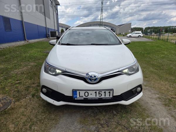 Balts Toyota Auris 2018 Rīga, ar dzinēja tilpumu 1.80 L un nobraukumu 295 tūkst. km par 9000 €, foto 3 vietnē AUTOMOTO.COM.LV