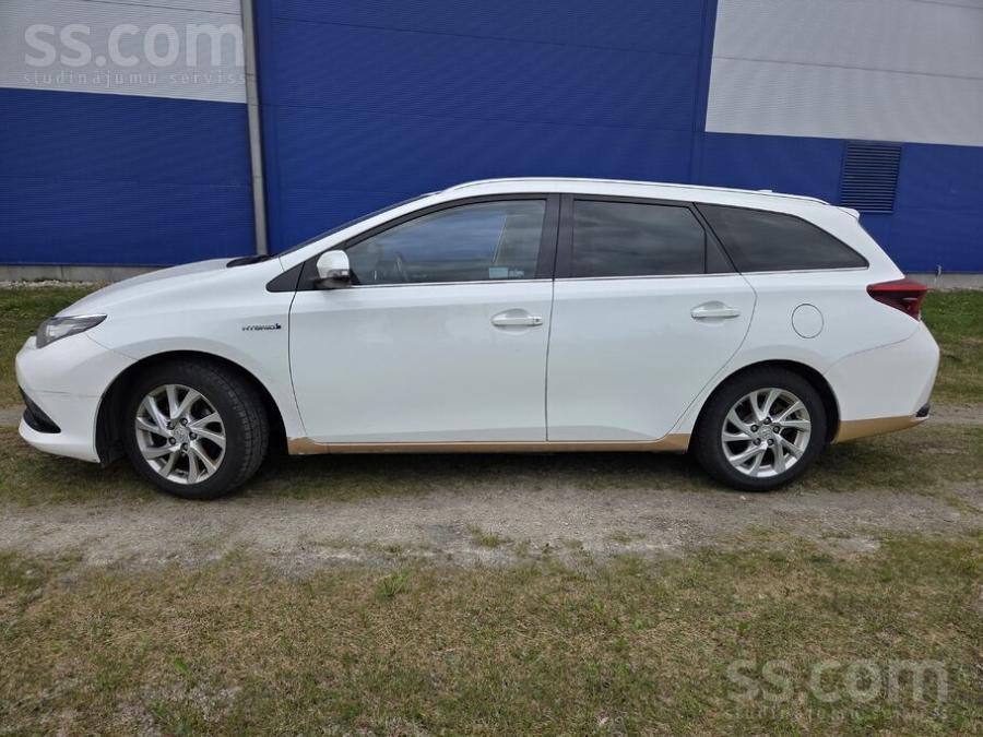 Balts Toyota Auris 2018 Rīga, ar dzinēja tilpumu 1.80 L un nobraukumu 285 tūkst. km par 8500 €, foto 1 vietnē AUTOMOTO.COM.LV