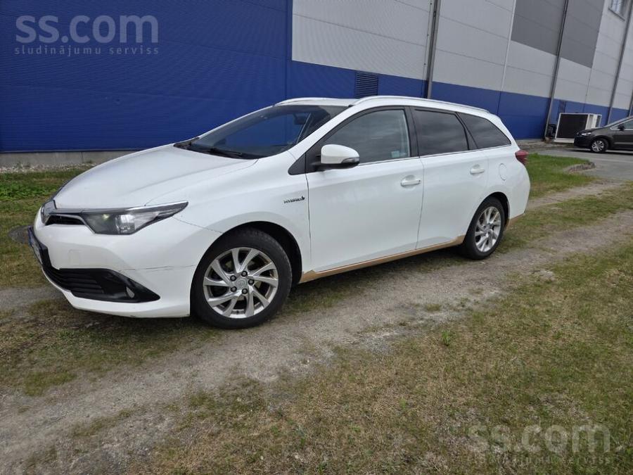 Balts Toyota Auris 2018 Rīga, ar dzinēja tilpumu 1.80 L un nobraukumu 285 tūkst. km par 8500 €, foto 3 vietnē AUTOMOTO.COM.LV