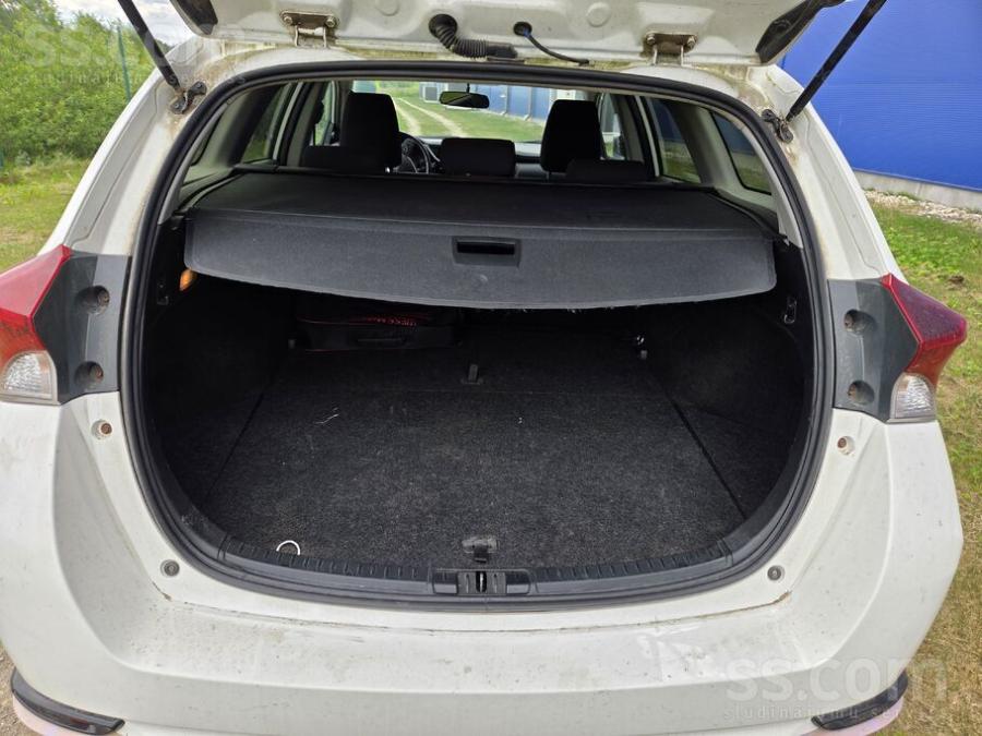 Balts Toyota Auris 2018 Rīga, ar dzinēja tilpumu 1.80 L un nobraukumu 285 tūkst. km par 8500 €, foto 8 vietnē AUTOMOTO.COM.LV
