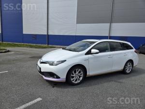 Balts Toyota Auris 2018 Rīga, ar dzinēja tilpumu 1.80 L un nobraukumu 290 tūkst. km par 9000 €, foto  vietnē AUTOMOTO.COM.LV