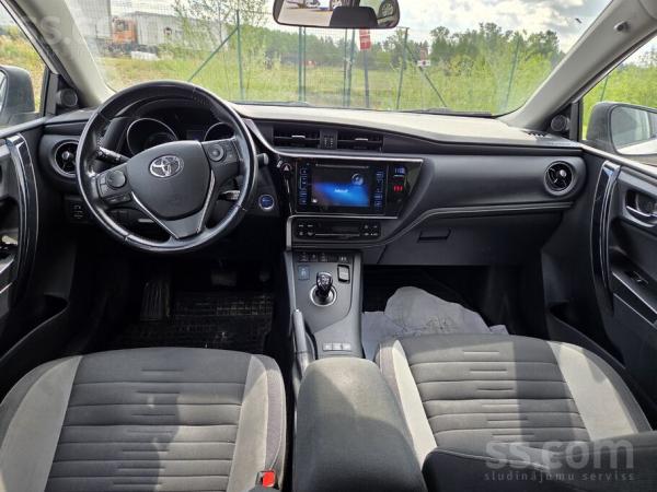 White Toyota Auris 2018 in Riga, with an engine capacity of 1.80 L and mileage of 290 thousand km for 9000 €, photo 10 on AUTOMOTO.COM.LV