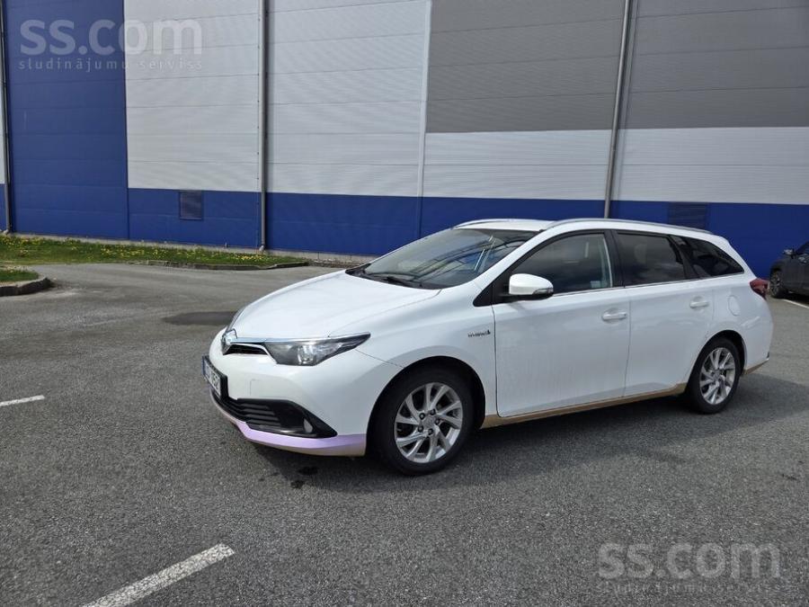 Balts Toyota Auris 2018 Rīga, ar dzinēja tilpumu 1.80 L un nobraukumu 290 tūkst. km par 8100 €, foto 1 vietnē AUTOMOTO.COM.LV
