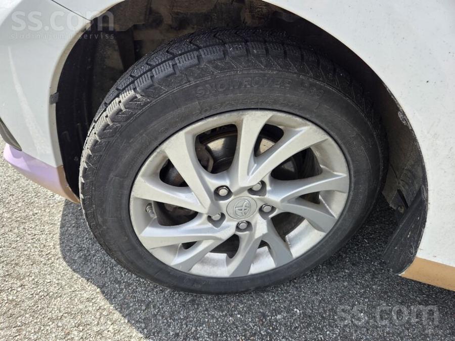 Balts Toyota Auris 2018 Rīga, ar dzinēja tilpumu 1.80 L un nobraukumu 290 tūkst. km par 8100 €, foto 9 vietnē AUTOMOTO.COM.LV