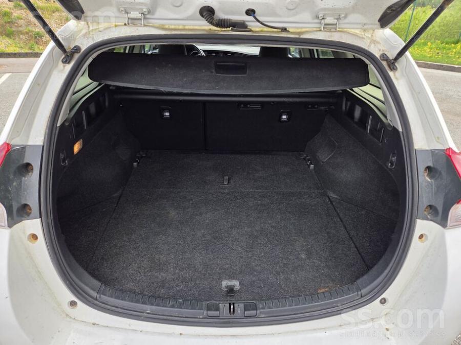 Balts Toyota Auris 2018 Rīga, ar dzinēja tilpumu 1.80 L un nobraukumu 290 tūkst. km par 8100 €, foto 13 vietnē AUTOMOTO.COM.LV