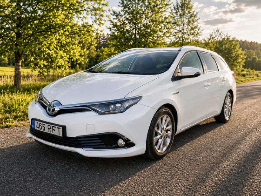 Balts Toyota Auris 2018 Tallina, ar dzinēja tilpumu 1.80 L un nobraukumu 261 tūkst. km par 9998 €, foto 1 vietnē AUTOMOTO.COM.LV