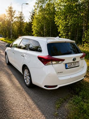 Balts Toyota Auris 2018 Tallina, ar dzinēja tilpumu 1.80 L un nobraukumu 261 tūkst. km par 9998 €, foto 3 vietnē AUTOMOTO.COM.LV