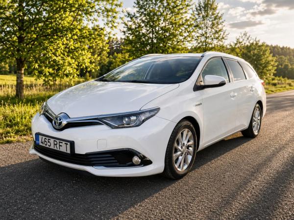 White Toyota Auris 2018 in Tallinn, with an engine capacity of 1.80 L and mileage of 261 thousand km for 9998 €, photo 6 on AUTOMOTO.COM.LV