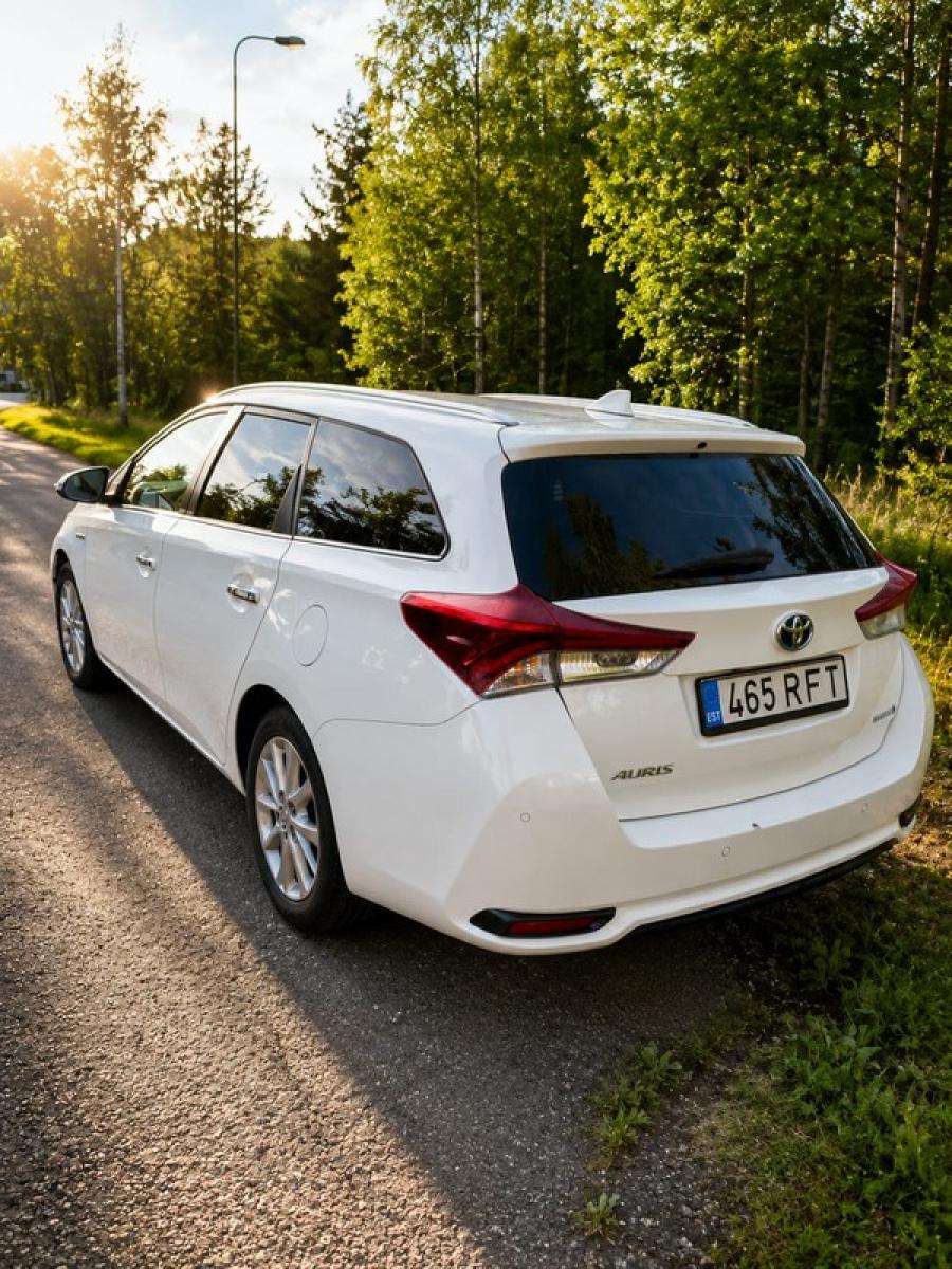 Balts Toyota Auris 2018 Tallina, ar dzinēja tilpumu 1.80 L un nobraukumu 261 tūkst. km par 9998 €, foto 7 vietnē AUTOMOTO.COM.LV