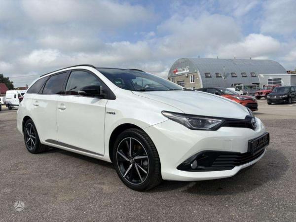 Balts Toyota Auris 2018 Radviliškis, ar dzinēja tilpumu 1.80 L un nobraukumu 214 tūkst. km par 11350 €, foto 2 vietnē AUTOMOTO.COM.LV