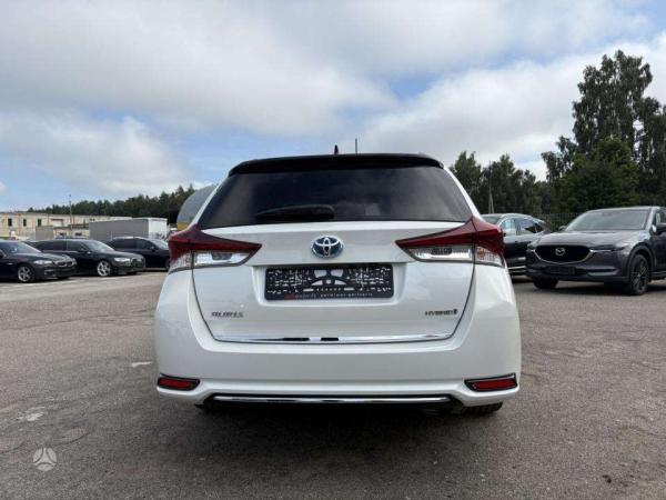 Balts Toyota Auris 2018 Radviliškis, ar dzinēja tilpumu 1.80 L un nobraukumu 214 tūkst. km par 11350 €, foto 6 vietnē AUTOMOTO.COM.LV