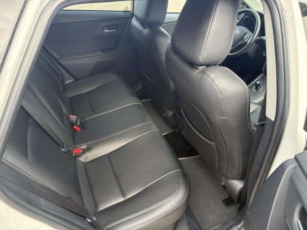 Balts Toyota Auris 2018 Radviliškis, ar dzinēja tilpumu 1.80 L un nobraukumu 214 tūkst. km par 11350 €, foto 10 vietnē AUTOMOTO.COM.LV