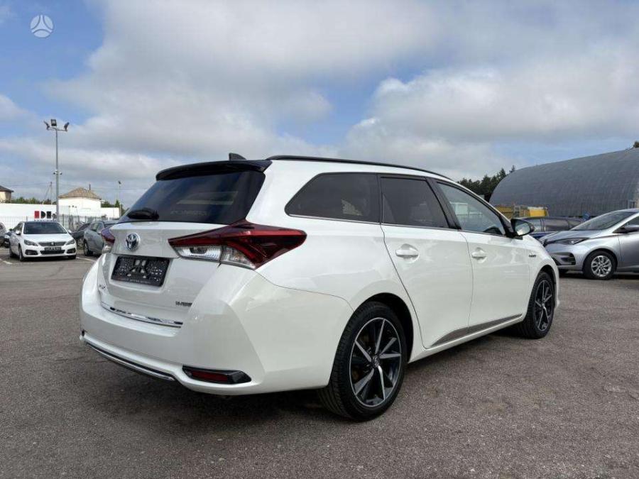 Balts Toyota Auris 2018 Radviliškis, ar dzinēja tilpumu 1.80 L un nobraukumu 214 tūkst. km par 11350 €, foto 4 vietnē AUTOMOTO.COM.LV