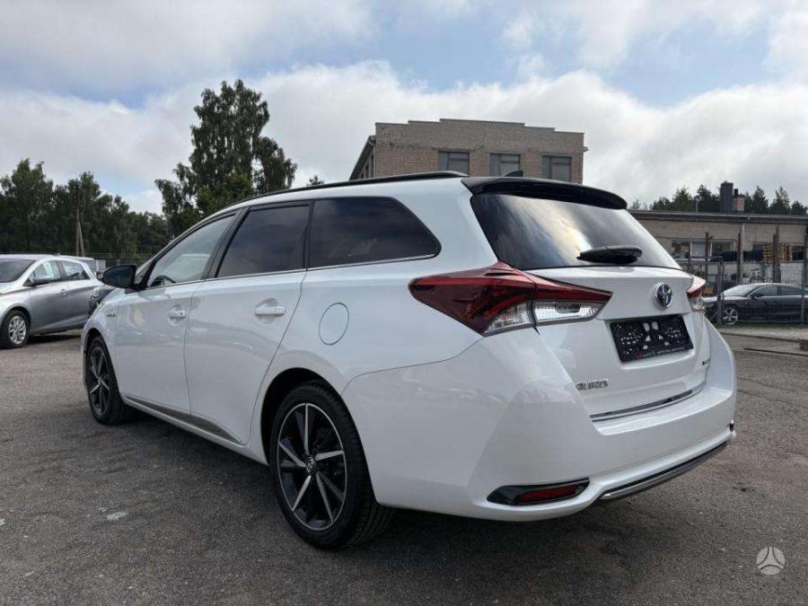 Balts Toyota Auris 2018 Radviliškis, ar dzinēja tilpumu 1.80 L un nobraukumu 214 tūkst. km par 11350 €, foto 5 vietnē AUTOMOTO.COM.LV