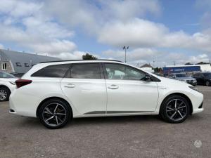 Balts Toyota Auris 2018 Radviliškis, ar dzinēja tilpumu 1.80 L un nobraukumu 214 tūkst. km par 11350 €, foto 9 vietnē AUTOMOTO.COM.LV