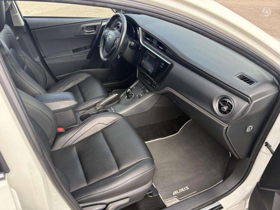 Balts Toyota Auris 2018 Radviliškis, ar dzinēja tilpumu 1.80 L un nobraukumu 214 tūkst. km par 11350 €, foto 10 vietnē AUTOMOTO.COM.LV