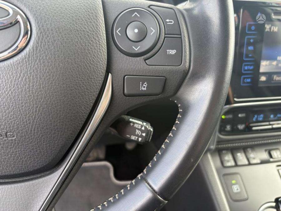 Balts Toyota Auris 2018 Radviliškis, ar dzinēja tilpumu 1.80 L un nobraukumu 214 tūkst. km par 11350 €, foto 16 vietnē AUTOMOTO.COM.LV