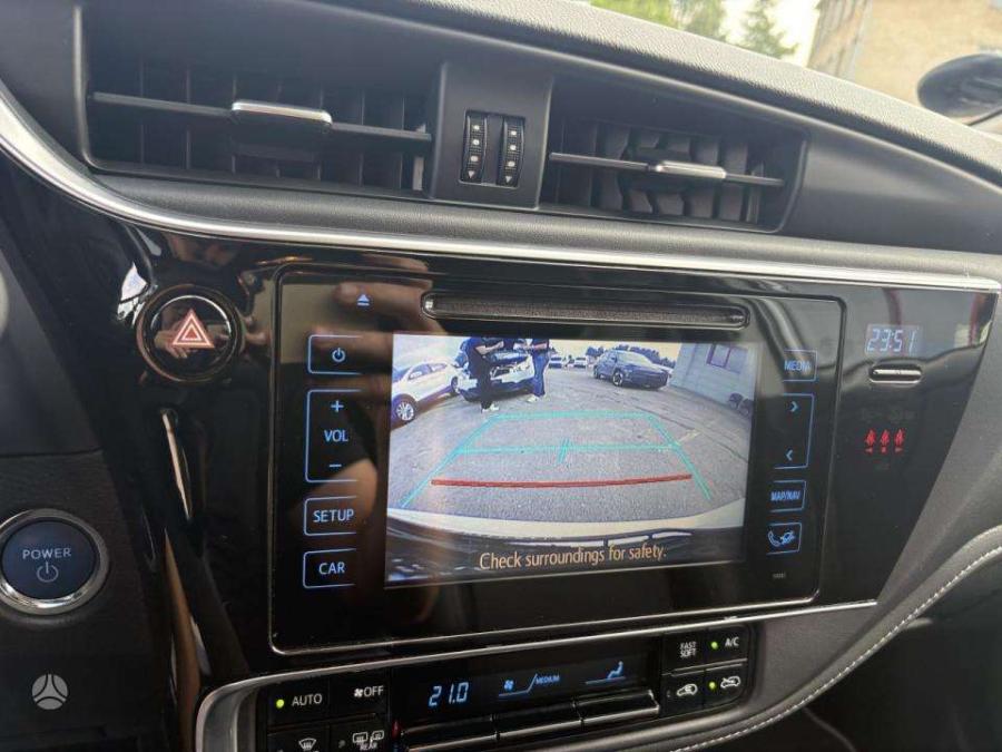 Balts Toyota Auris 2018 Radviliškis, ar dzinēja tilpumu 1.80 L un nobraukumu 214 tūkst. km par 11350 €, foto 19 vietnē AUTOMOTO.COM.LV