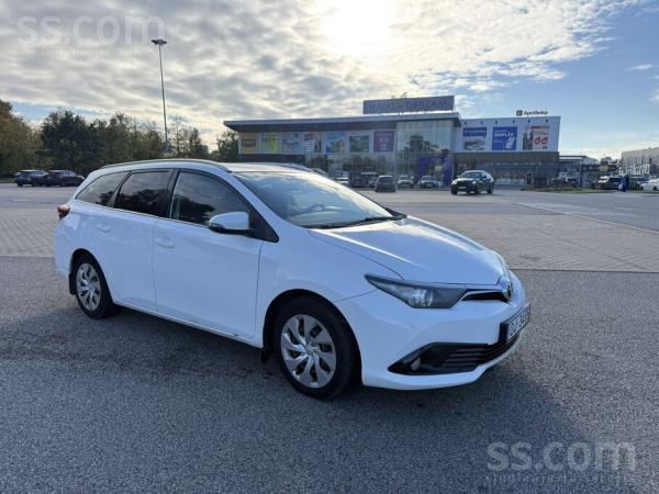Toyota Auris 2018 Rīga vietnē Balts Toyota Auris 2018 Rīga, ar dzinēja tilpumu 1.60 L un nobraukumu 297 tūkst. km par 6500 €, foto 5 vietnē AUTOMOTO.COM.LV