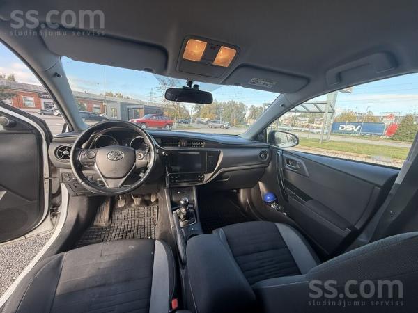 Toyota Auris 2018 Rīga vietnē Balts Toyota Auris 2018 Rīga, ar dzinēja tilpumu 1.60 L un nobraukumu 297 tūkst. km par 6500 €, foto 9 vietnē AUTOMOTO.COM.LV