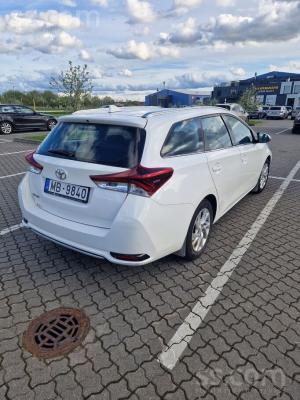 Balts Toyota Auris 2019 Bauska, ar dzinēja tilpumu 1.40 L un nobraukumu 128 tūkst. km par 8300 €, foto 4 vietnē AUTOMOTO.COM.LV
