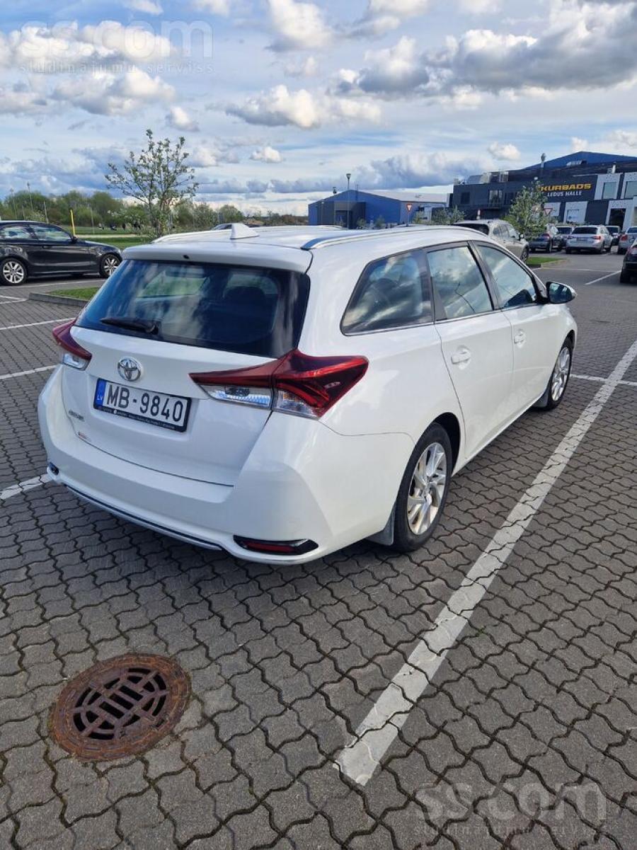 Balts Toyota Auris 2019 Bauska, ar dzinēja tilpumu 1.40 L un nobraukumu 128 tūkst. km par 8300 €, foto 4 vietnē AUTOMOTO.COM.LV