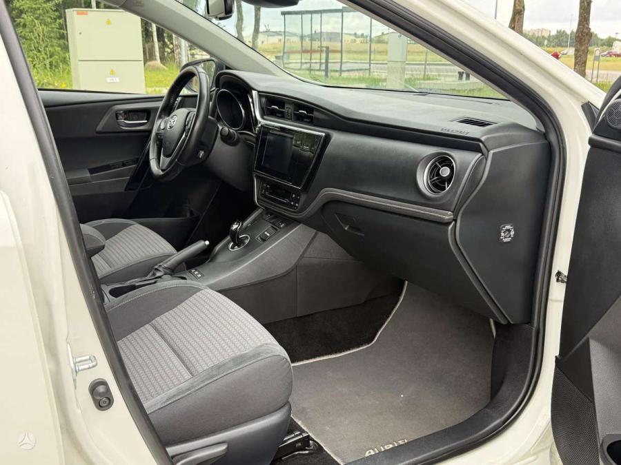 Balts Toyota Auris 2019 Viļņa, ar dzinēja tilpumu 1.80 L un nobraukumu 216 tūkst. km par 10800 €, foto 16 vietnē AUTOMOTO.COM.LV
