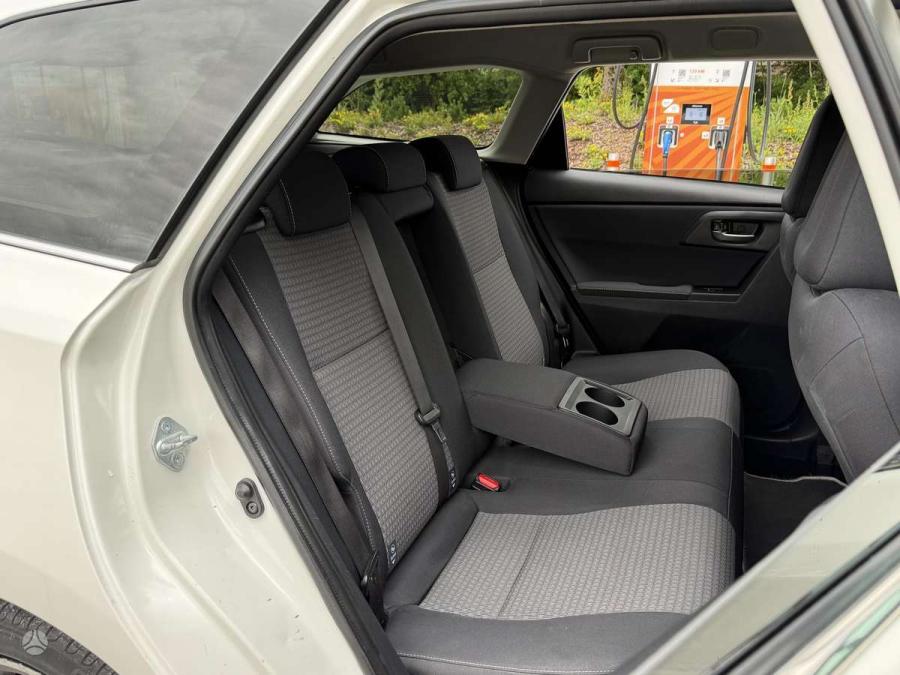 Balts Toyota Auris 2019 Viļņa, ar dzinēja tilpumu 1.80 L un nobraukumu 216 tūkst. km par 10800 €, foto 17 vietnē AUTOMOTO.COM.LV