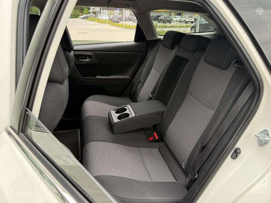 Balts Toyota Auris 2019 Viļņa, ar dzinēja tilpumu 1.80 L un nobraukumu 216 tūkst. km par 10800 €, foto 18 vietnē AUTOMOTO.COM.LV