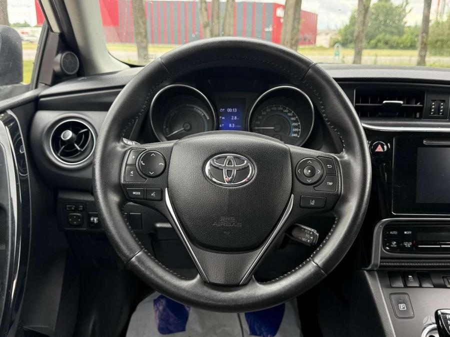 Balts Toyota Auris 2019 Viļņa, ar dzinēja tilpumu 1.80 L un nobraukumu 216 tūkst. km par 10800 €, foto 19 vietnē AUTOMOTO.COM.LV