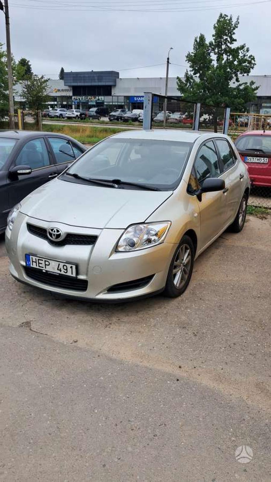 Yellow Toyota Auris 2008 in Vilnius, with an engine capacity of 1.36 L and mileage of 328 thousand km for 800 €, photo 1 on AUTOMOTO.COM.LV