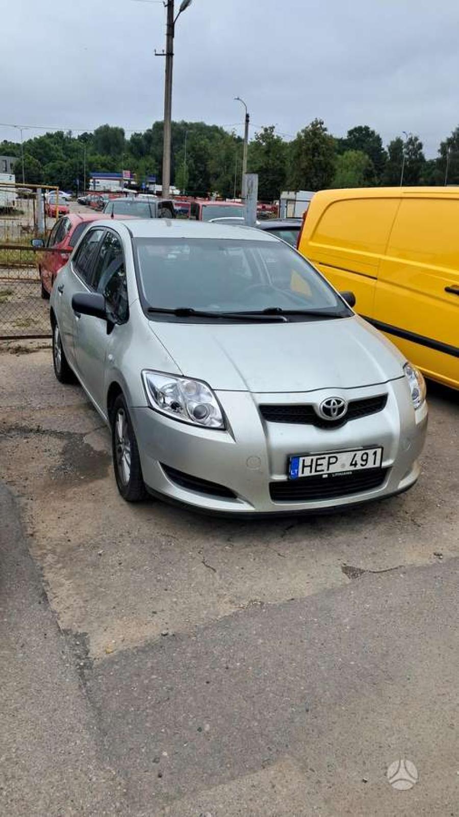 Yellow Toyota Auris 2008 in Vilnius, with an engine capacity of 1.36 L and mileage of 328 thousand km for 800 €, photo 3 on AUTOMOTO.COM.LV