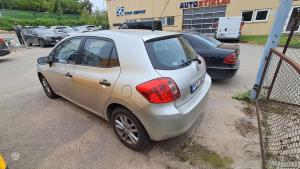 Yellow Toyota Auris 2008 in Vilnius, with an engine capacity of 1.36 L and mileage of 328 thousand km for 800 €, photo 5 on AUTOMOTO.COM.LV
