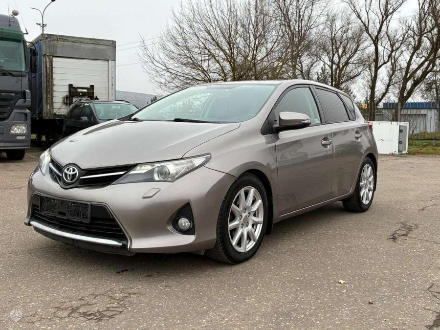 Dzeltens Toyota Auris 2012 Marijampole, ar dzinēja tilpumu 1.36 L un nobraukumu 236 tūkst. km par 3850 €, foto 1 vietnē AUTOMOTO.COM.LV
