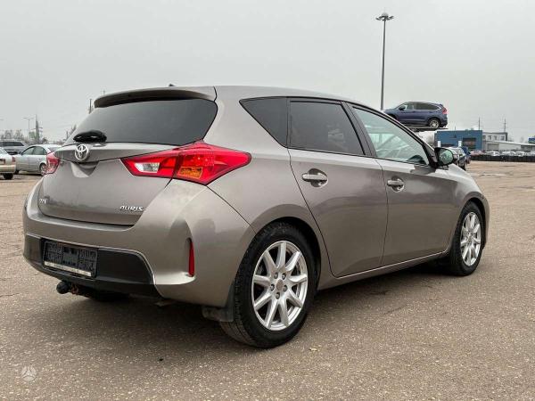 Dzeltens Toyota Auris 2012 Marijampole, ar dzinēja tilpumu 1.36 L un nobraukumu 236 tūkst. km par 3850 €, foto 4 vietnē AUTOMOTO.COM.LV