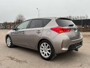 Dzeltens Toyota Auris 2012 Marijampole, ar dzinēja tilpumu 1.36 L un nobraukumu 236 tūkst. km par 3850 €, foto 5 vietnē AUTOMOTO.COM.LV