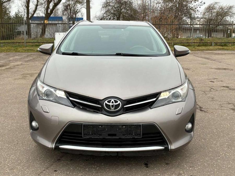 Dzeltens Toyota Auris 2012 Marijampole, ar dzinēja tilpumu 1.36 L un nobraukumu 236 tūkst. km par 3850 €, foto 6 vietnē AUTOMOTO.COM.LV