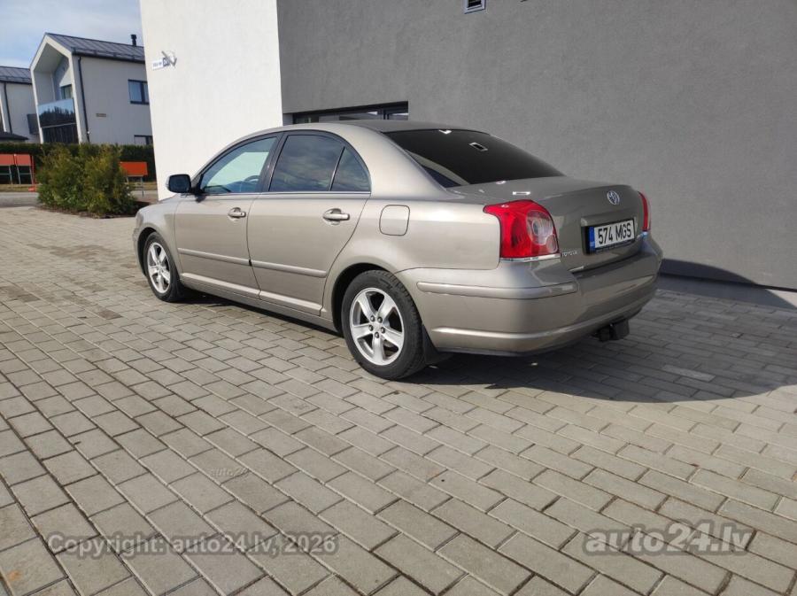 Smilšu krāsa Toyota Avensis 2006 Tallina, ar dzinēja tilpumu 2.00 L un nobraukumu 199 tūkst. km par 3750 €, foto 2 vietnē AUTOMOTO.COM.LV