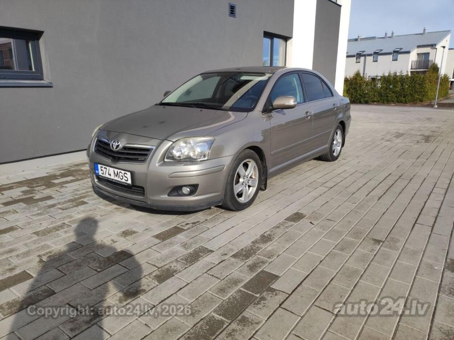Smilšu krāsa Toyota Avensis 2006 Tallina, ar dzinēja tilpumu 2.00 L un nobraukumu 199 tūkst. km par 3750 €, foto 3 vietnē AUTOMOTO.COM.LV