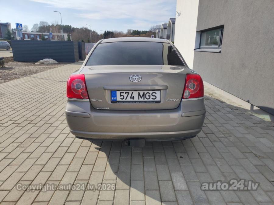 Smilšu krāsa Toyota Avensis 2006 Tallina, ar dzinēja tilpumu 2.00 L un nobraukumu 199 tūkst. km par 3750 €, foto 5 vietnē AUTOMOTO.COM.LV