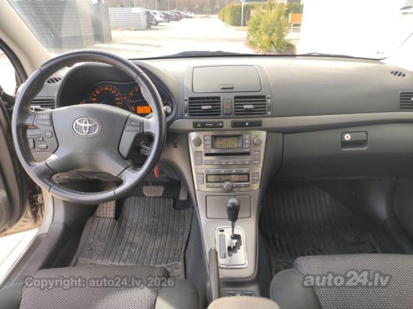 Smilšu krāsa Toyota Avensis 2006 Tallina, ar dzinēja tilpumu 2.00 L un nobraukumu 199 tūkst. km par 3750 €, foto 7 vietnē AUTOMOTO.COM.LV