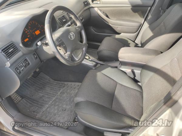 Smilšu krāsa Toyota Avensis 2006 Tallina, ar dzinēja tilpumu 2.00 L un nobraukumu 199 tūkst. km par 3750 €, foto 8 vietnē AUTOMOTO.COM.LV