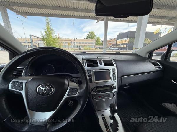 Smilšu krāsa Toyota Avensis 2014 Tallina, ar dzinēja tilpumu 1.80 L un nobraukumu 141 tūkst. km par 8600 €, foto 10 vietnē AUTOMOTO.COM.LV