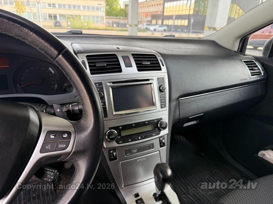 Beige Toyota Avensis 2014 in Tallinn, with an engine capacity of 1.80 L and mileage of 141 thousand km for 8600 €, photo 15 on AUTOMOTO.COM.LV