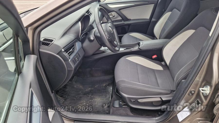 Бежевый Тойота Авенсис 2018 в Таллин, объемом двигателя 1.80 л и пробегом 91 тыс. км за 13399 €, фото 4 на AUTOMOTO.COM.LV