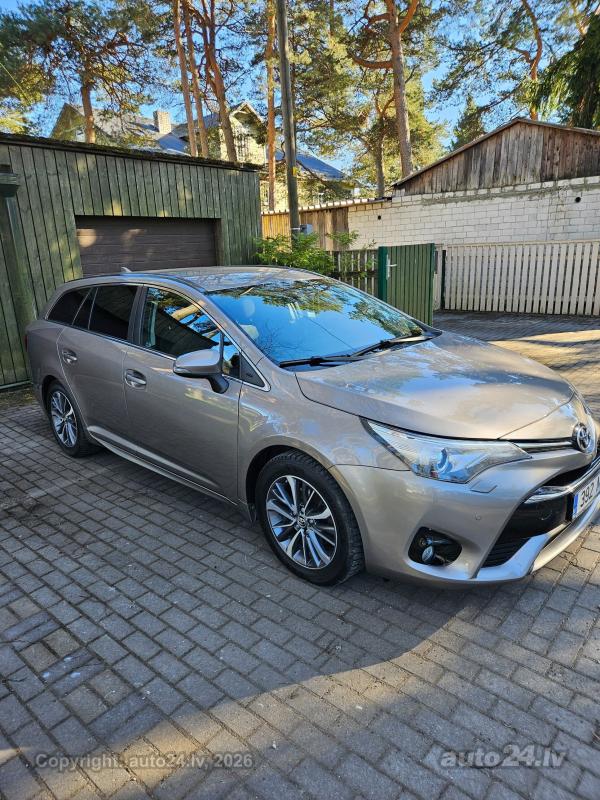 Бежевый Тойота Авенсис 2015 в Таллин, объемом двигателя 1.80 л и пробегом 180 тыс. км за 8500 €, фото 1 на AUTOMOTO.COM.LV