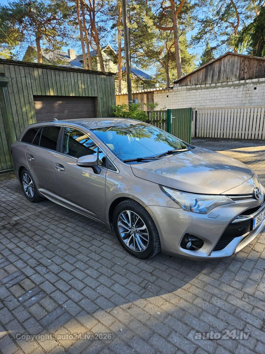 Бежевый Тойота Авенсис 2015 в Таллин, объемом двигателя 1.80 л и пробегом 180 тыс. км за 8500 €, фото 1 на AUTOMOTO.COM.LV