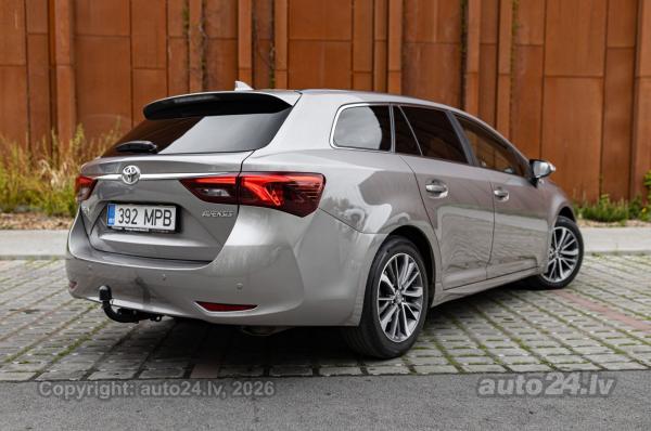 Бежевый Тойота Авенсис 2015 в Таллин, объемом двигателя 1.80 л и пробегом 180 тыс. км за 10800 €, фото 4 на AUTOMOTO.COM.LV