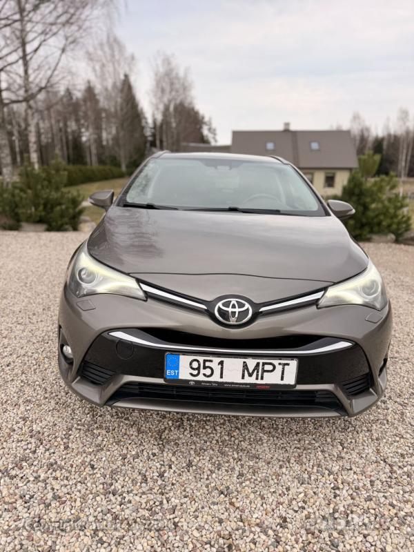 Beige Toyota Avensis 2016 in Tallinn, with an engine capacity of 1.80 L and mileage of 140 thousand km for 10900 €, photo 3 on AUTOMOTO.COM.LV